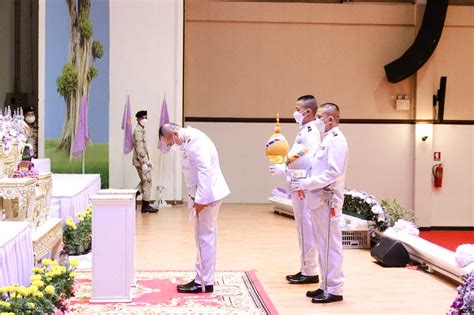 พิธีถวายเครื่องราชสักการะ วางพานพุ่มและพิธีจุดเทียนถวายพระพรชัยมงคล พันโท ปนิธิ ศรีจิวังษา ผู้