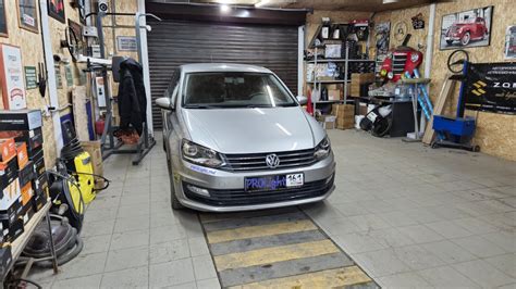Volkswagen Polo Установка бидиодных двухчиповых линз ZORKiY F40 4800K ...