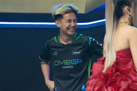 Mlbb Kelra Signs With Onic Philippines E2max Joins As Coach Abs Cbn