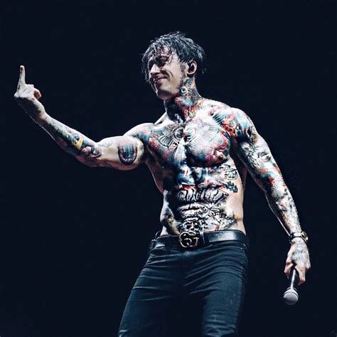 Ronnie Radke Lead Singer Of Falling In Reverse Nattyorjuice Ronnie