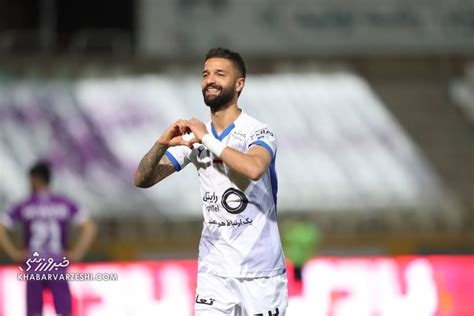 عکس آرمین سهرابیان با هواداران استقلال خداحافظی کرد خبرورزشی