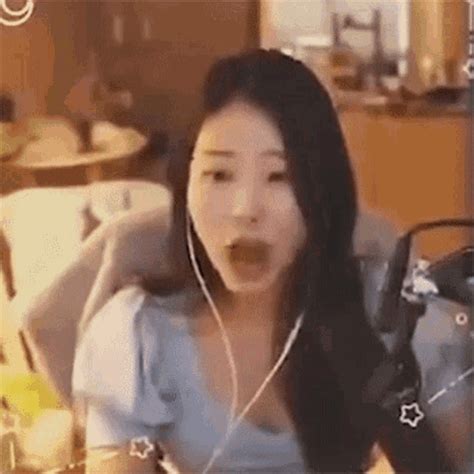 Screaming Jessica Kim  Screaming Jessica Kim Shriek Discover
