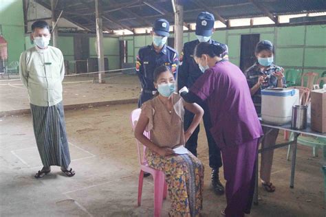 ငါန်းဇွန်မြို့နယ်တွင် အသက် ၁၈ နှစ်ပြည့်ပြီးသူများအား ကိုဗစ် ၁၉ရောဂါ ကာကွယ်ဆေး ဆက်လက်ထိုးနှံပေး