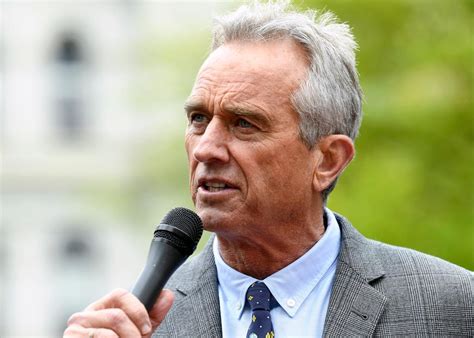 Robert F Kennedy Jr Sides With Abbott Gop On Texas Border Barriers