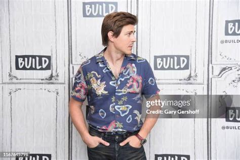 Netflix Series Glow Photos And Premium High Res Pictures Getty Images