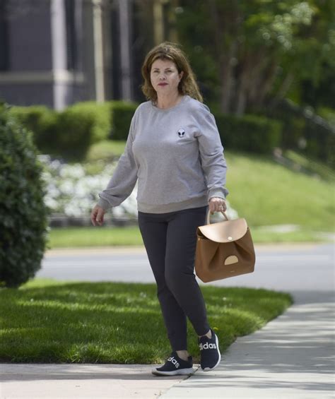 Yasmine Bleeth Photo Gallery Best Yasmine Bleeth Pics