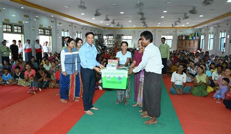 နိုင်ငံတော်စီမံအုပ်ချုပ်ရေးကောင်စီအဖွဲ့ဝင် ဒေါ်ဒွဲဘူနှင့် လူမှုဝန်ထမ်း၊ ကယ်ဆယ်ရေးနှင့် ပြန်လည