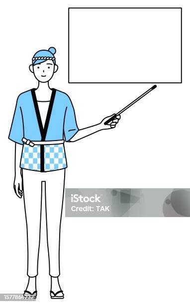 여름 축제를 위해 해피 코트를 입은 여자가 표시기 막대가 있는 화이트보드를 가리키고 있다 Awa Dance Festival에