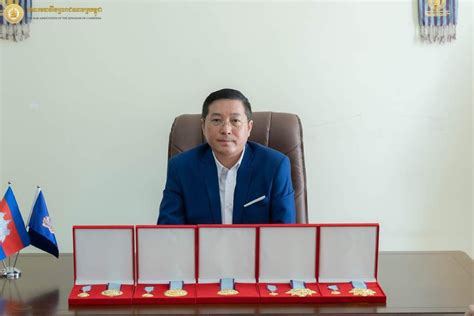 លោក លី ច័ន្ទតុលា ដឹកនាំក្រុមការងារគឿងកិត្តិយសគណៈមេធាវី