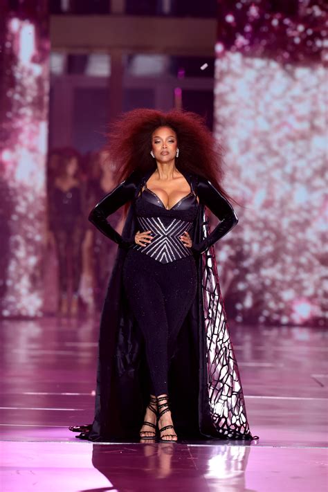 Tyra Banks Closes Out Victorias Secret Fashion Show 2024 In Bedazzled Corset