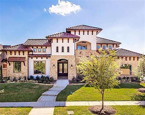 Single Story Tuscan Architecture