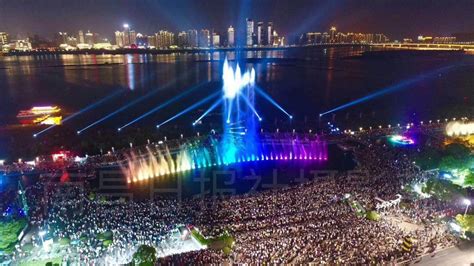 国庆后 南昌秋水广场喷泉表演进入冬令时 凤凰网
