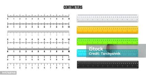 길이 또는 높이를 측정하기 위한 검은색 센티미터 스케일이 있는 사실적인 금속 눈금자 분할이 있는 다양한 측정 스케일 눈금자 줄자 표시 크기 표시기 벡터 그림 0명에 대한