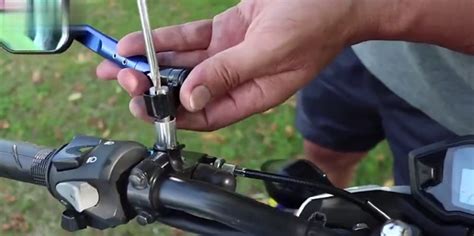 摩托车后视镜更换方法 360新知