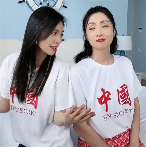 张庭和陶虹穿裙跳热舞，17年闺蜜感情好！还曾直言陶虹徐峥不般配视频