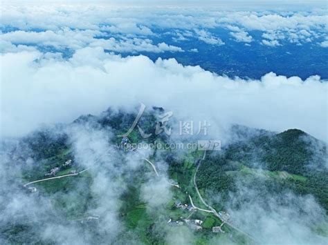 重庆彭水：昔日矿山满山绿 人民图片网