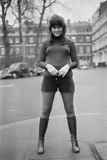1963 Linda Ronstadt Photos And Premium High Res Pictures Getty