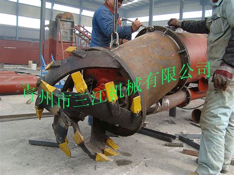 绞刀头 绞吸式挖泥船 产品展示 抽沙船 挖沙船 淘金船 运输船 青州市三江机械有限公司