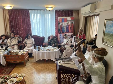 Xvii жарны “Үзэсгэлэн болгогч” хэмээгч усан туулай жилийн сар шинийн баярыг тохиолдуулан Польшид