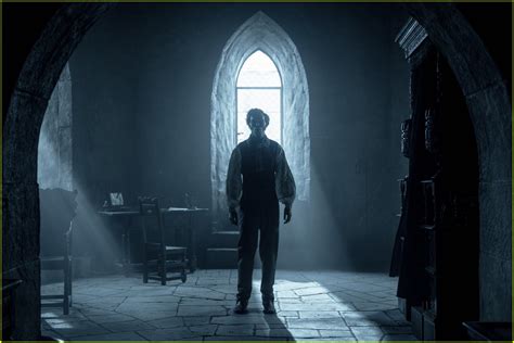 Are The Rats Real In Nosferatu Emma Corrin Shares Video Covered In