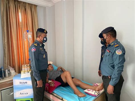 មេបញ្ជាការ អាវុធហត្ថខណ្ឌព្រែកព្នៅ ចុះសួរសុខទុក្ខ សមាជិក