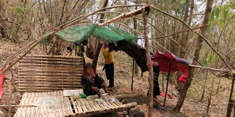 မိုးဗြဲမြို့ထဲကို စစ်တပ်က လက်နက်ကြီးဖြင့် ပစ်ခတ်၊ ဖယ်ခုံတွင် လေကြောင်းတိုက်ခိုက်မှုကြောင့် ရ