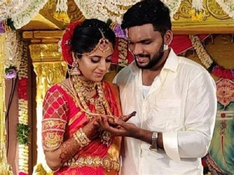 எதிர்நீச்சல் சீரியல் ஆதிரையின் கணவரை பார்த்துள்ளீர்களா வைரலாகும் ஃபோட்டோ Tamilstar