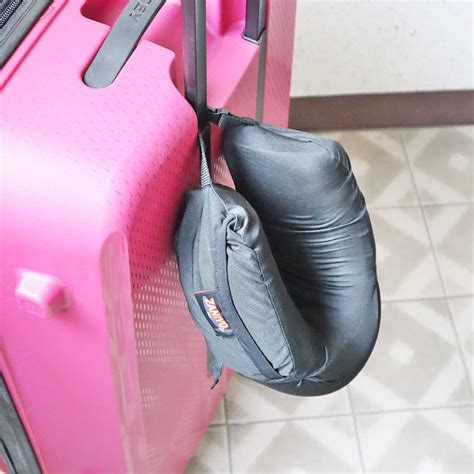 우리모두 협찬 비행기 탈 때 필수품 여행용목베개 준비했더니 여행준비에 대한 압박감이 50 정도는 채워진거 같아요 위생형 목베개 자니보는 부피 걱정 없는 방수커버