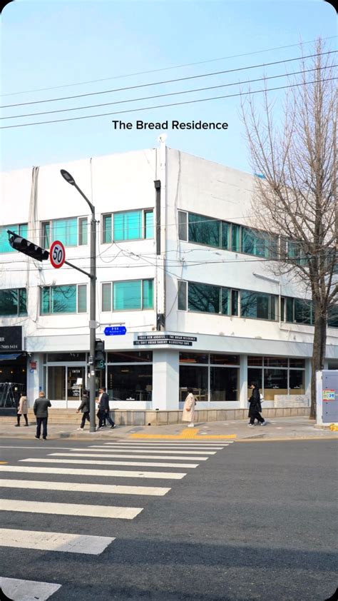 눈 덮인 작은 마을 같은 평창 스팟🏠 ️ 눈 덮인 작고 귀여운 마을 같은 평창 스팟이에요 눈에 둘러싸여 피자를 먹을 수 있는 피자집🍕 외관이 이국적인 실버벨 교회🔔