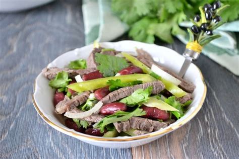 Салат с мясом и красной фасолью