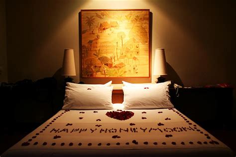 Best Man Rigs Newlyweds Bed To Tweet During Sex Slashdot