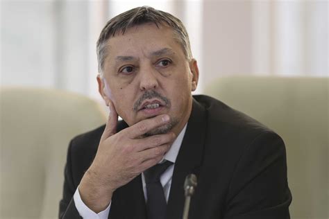 Daniel David Ministrul Educației S A Suspendat Din Poziția De Rector