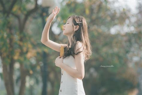 Vietnamese Hot Girl Linh Hoai Season Of Falling Leaves Truepic Net