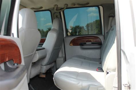 Ford F350 Crew Cab Lariat Flatbed