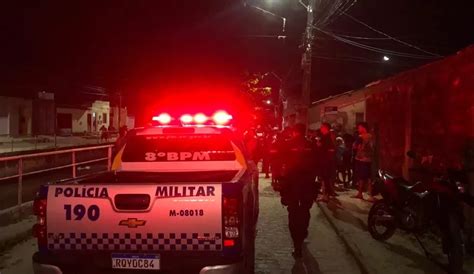Homens Encapuzados Matam Dois E Ferem Outros 2 Jovens Entre Eles Um