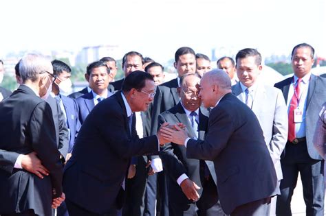 ព្រះ ករុណា ព្រះបាទ សម្តេច ព្រះ បរម នាថ នរោត្តម សី ហមុនី ព្រះ មហាក្សត្រ កម្ពុជា បាន យាង ត្រឡប់ មក