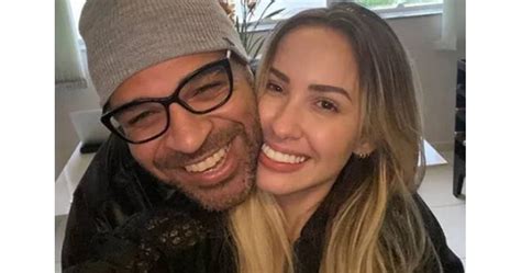 Адриано се моли на бившата