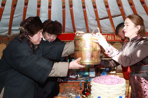 ӨВӨРХАНГАЙ “Алтан төлийн эзэн” ээр 12 малчин шалгарчээ