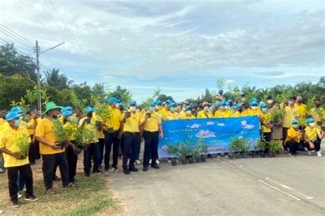 โครงการส่งน้ำฯปราณบุรี ร่วมกิจกรรมปลูกต้นไม้เฉลิมพระเกียรติ เนื่องในโอกาสวันเฉลิมพระชนมพรรษา ใน