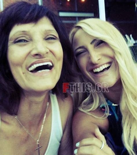 Ιωάννα Τούνη Ραγίζει καρδιές η ανάρτηση της Ιωάννας Τούνη για την γιορτή της μητέρας Σπάνιες