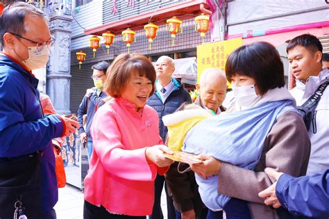 嘉義市迎新春黃敏惠初一祈福發紅包 現場熱鬧溫馨 民生電子報