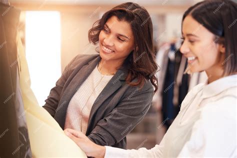 Premium Photo Fashion Retail And Customer Friends Shopping In A Mall