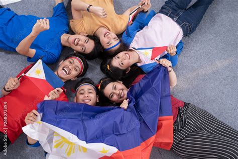 Photo Filipino Group Of People Holding Philippines Flag Celebrating