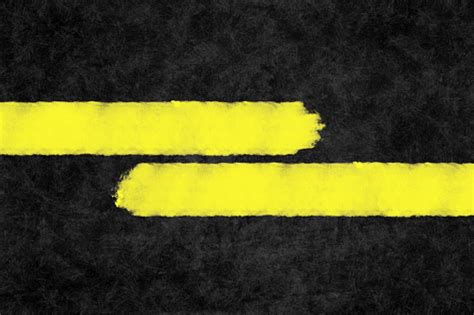 배너 또는 제목 또는 제목 템플릿 수평 빈 얼룩덜룩 한 질감의 예술적 복고풍 그런 지 배경과 바닥에 두 개의 노란색 네온 컬러 페인트 스트로크 또는 줄무늬 테두리가 있습니다