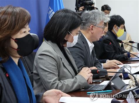 여당 국정조사 참여 촉구 기자회견 하는 국정조사특위 야3당 의원 연합뉴스