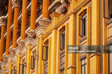 Elementos De La Arquitectura Fachada De Edificios Con Columnas