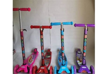 საბავშვო სკუტერი სამაკატი მანათობელი