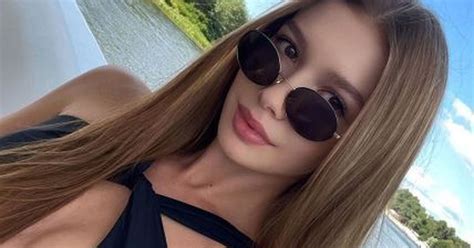 Міс Україна 2021 у відвертому бікіні ледь прикрила пружні груди