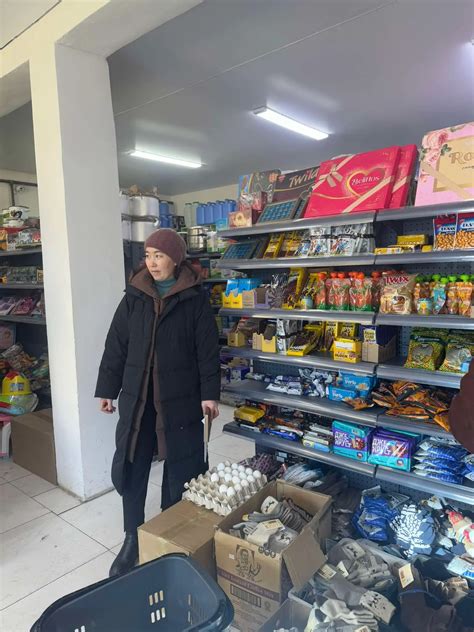 Сумын төвд үйл ажиллагаа явуулдаг ААНэгж худалдаа эрхлэгчдэд хяналт шалгалт хийж үйлдвэрлэсэн