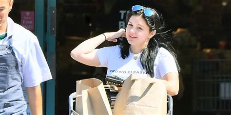 PICS Ariel Winter Bares Midriff During Solo Shopping Trip